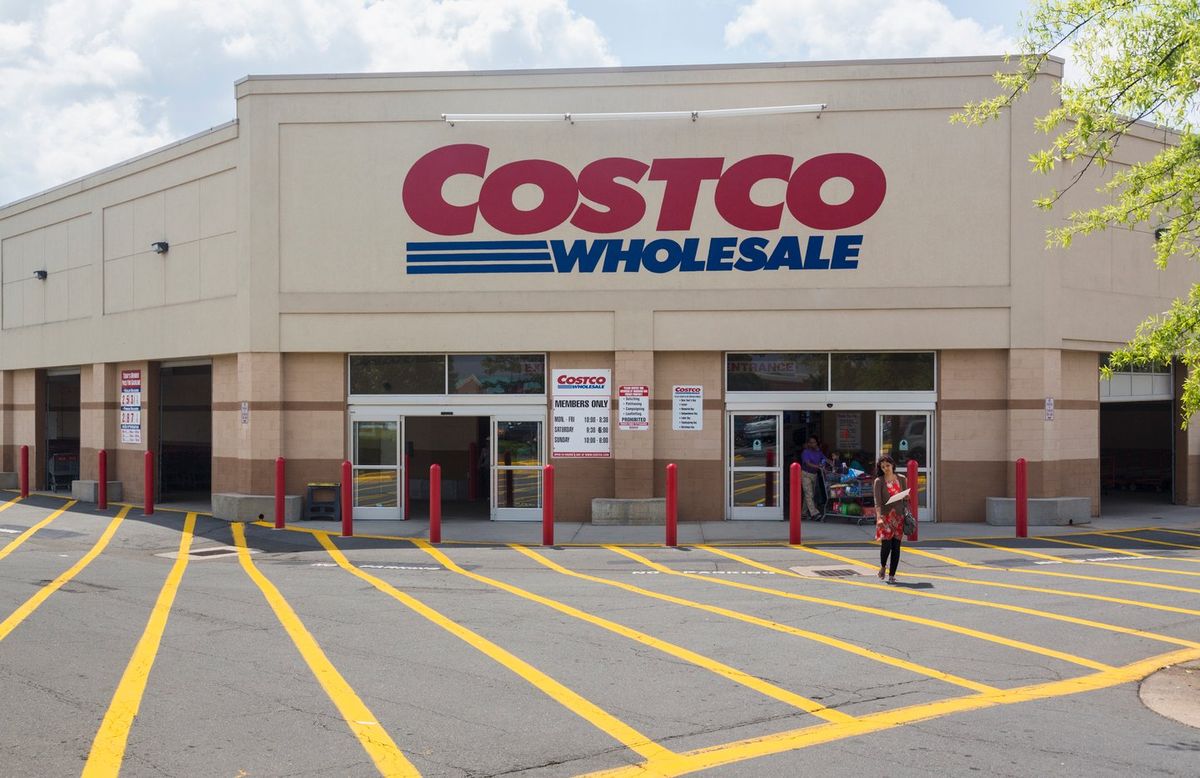 Woman sues Costco for $14,000,000 after allegedly suffering ...
