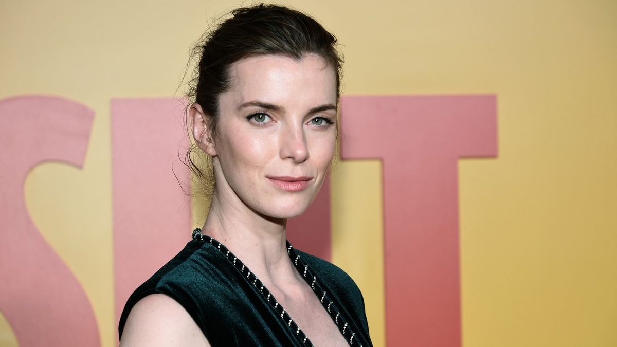Actor Betty Gilpin shares brutal letter to non-human actor Tilly Norwood