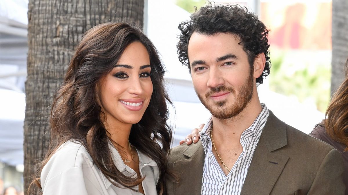 Kevin Jonas' wife Danielle reveals warning sign of disease surging ...