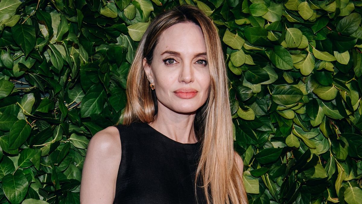 Angelina Jolie shares heartbreaking cancer advice while reflecting on ...