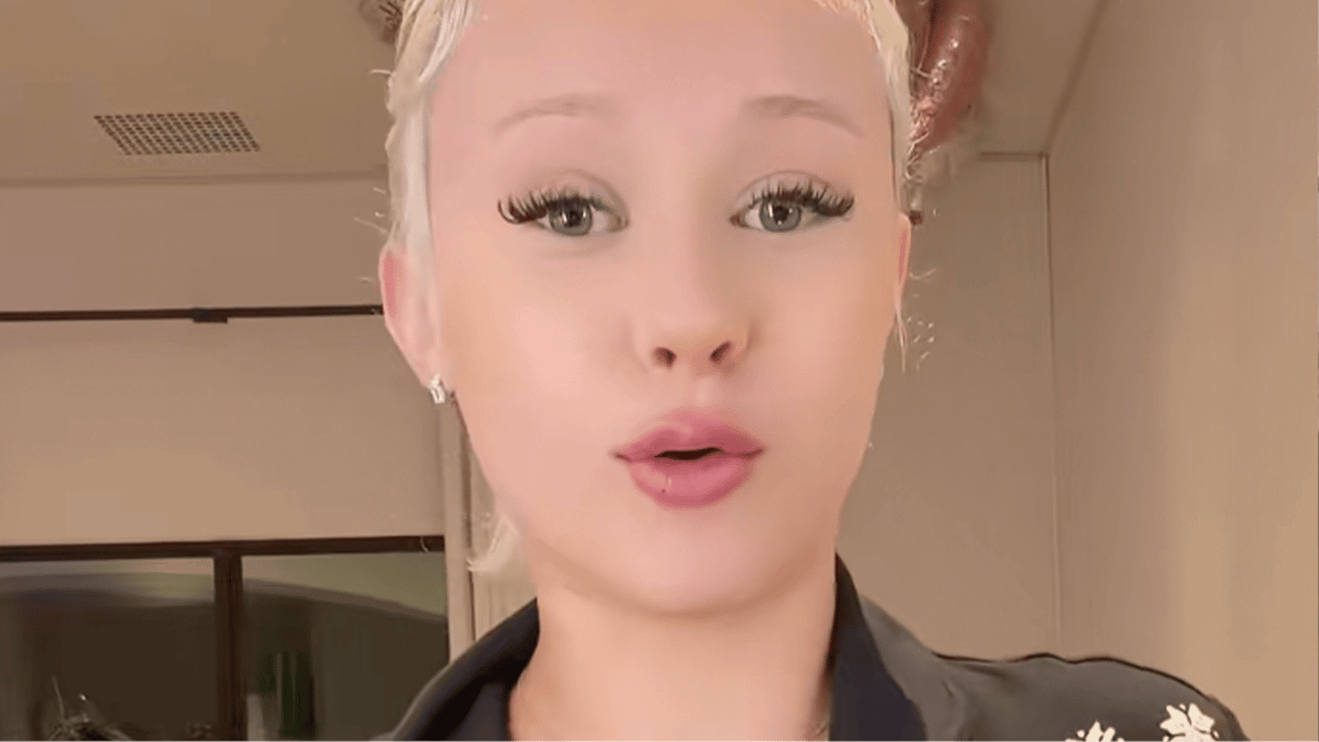 Travis Barker's daughter Alabama savagely hits out at critics after ...