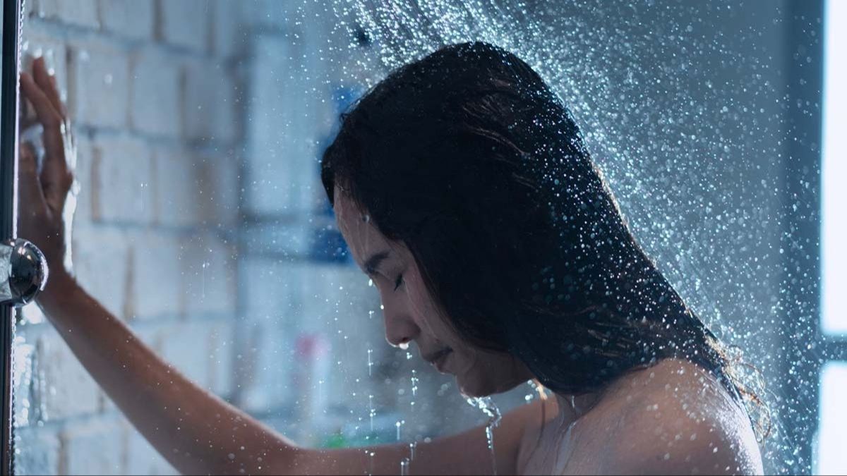 Experts reveal the surprising benefits of 'dark showering'