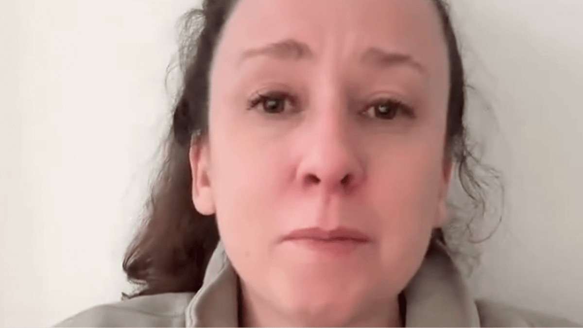 YouTuber Ms. Rachel breaks down in tears defending herself for ‘liking ...