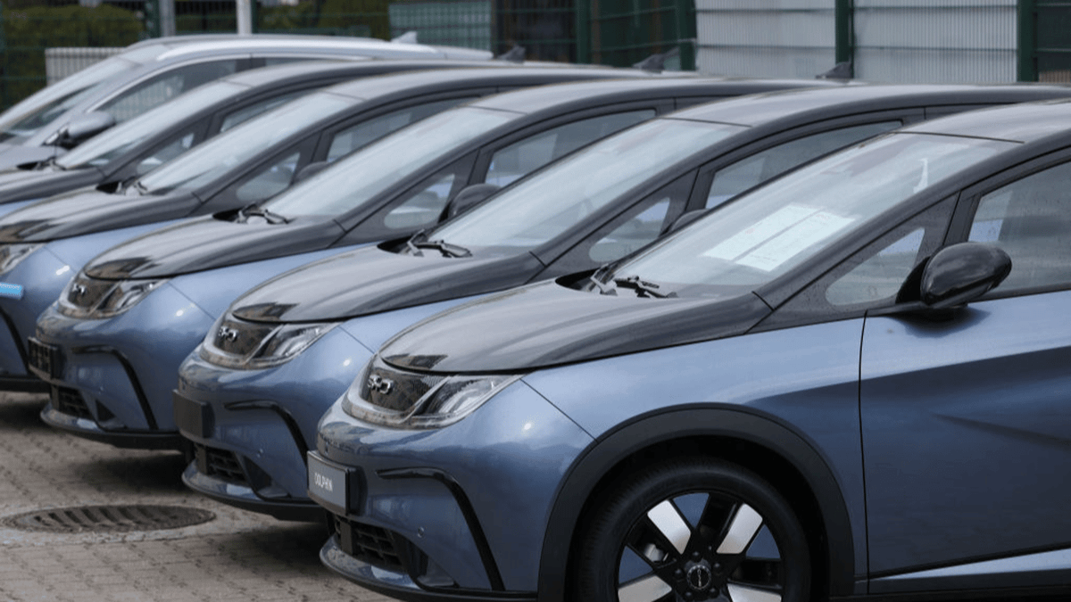 Chinese Tesla rival creates electric car you can charge in the 'same ...