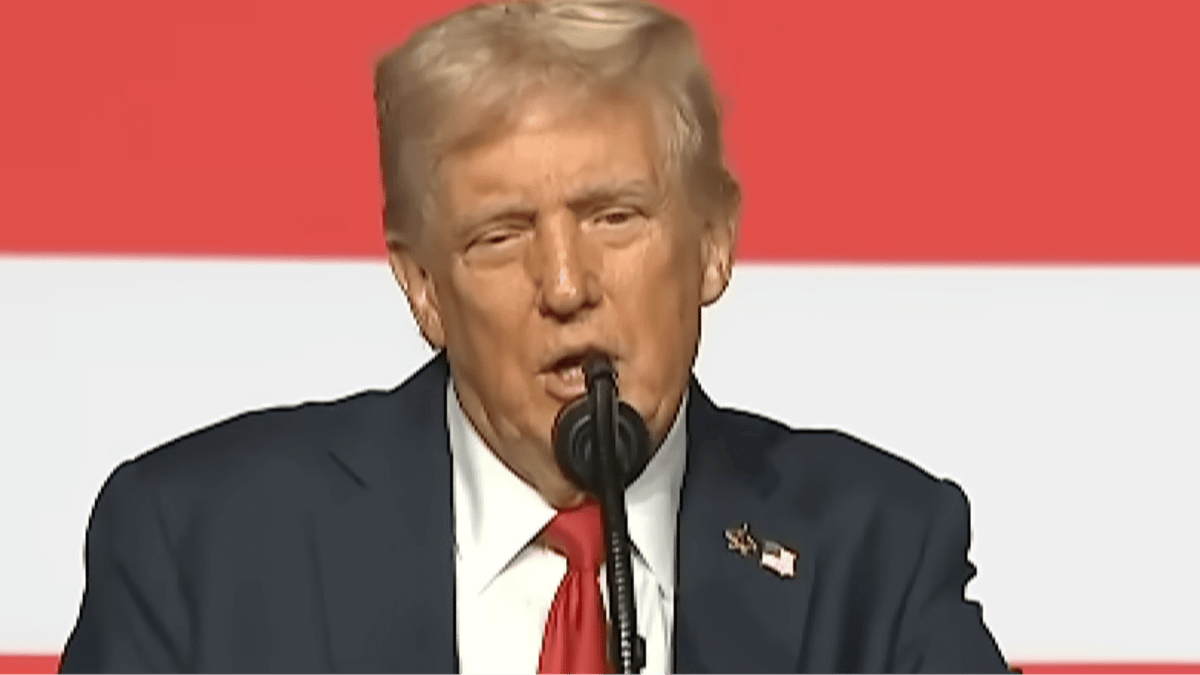 Awkward moment Trump calls out audience with scathing message for not ...