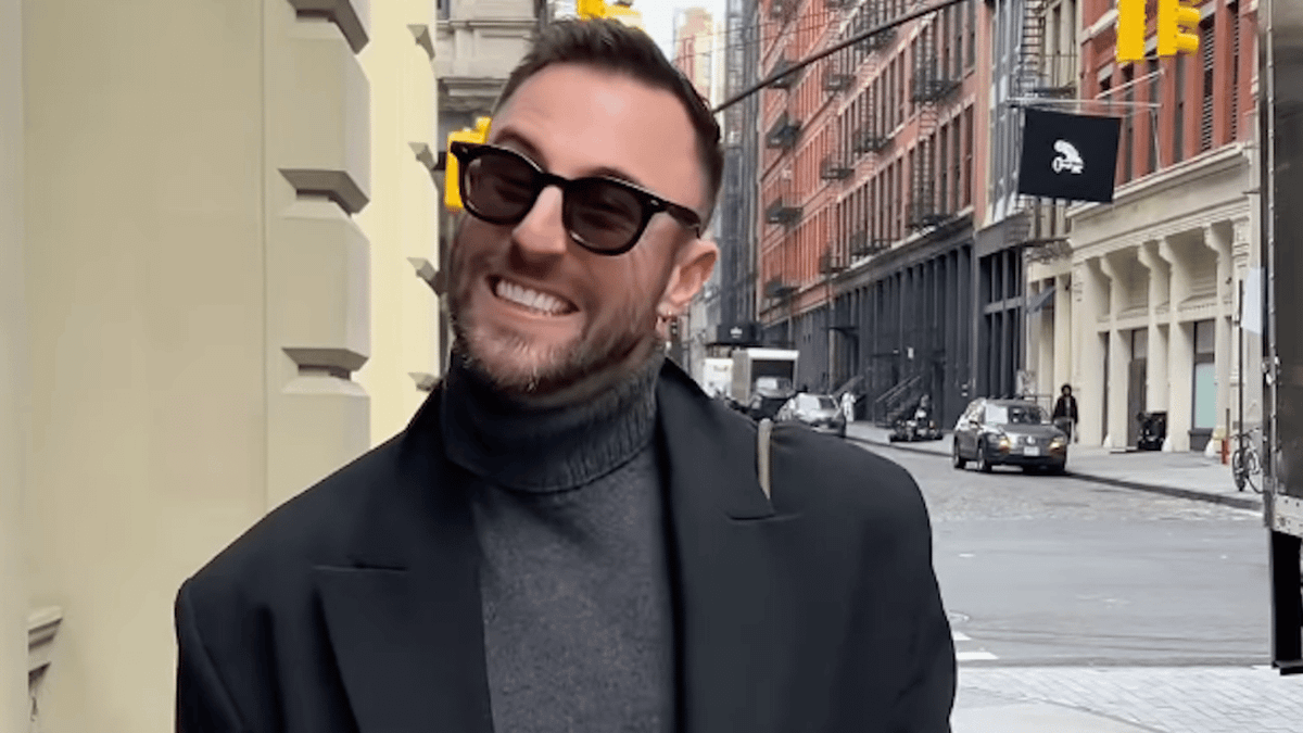 Influencer reveals how much he actually earns every month and the total ...
