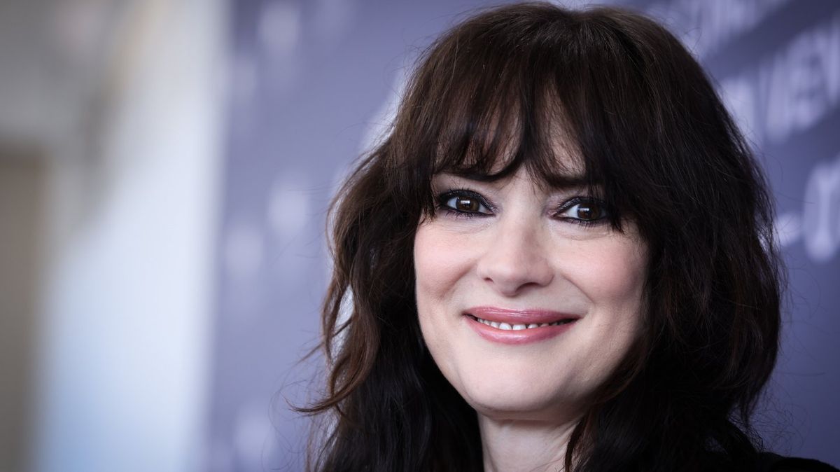 Winona Ryder reveals the tragic inspiration behind her Stranger Things ...