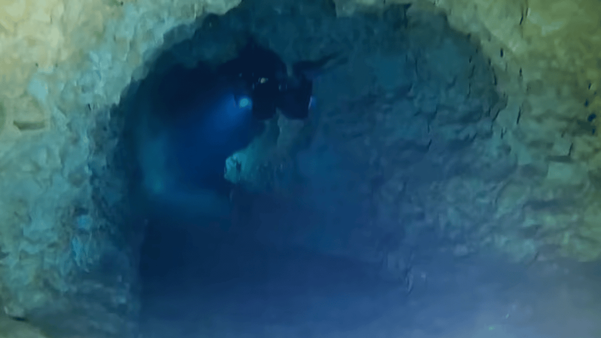 Rescuers discover body in notable underwater maze after divers went missing