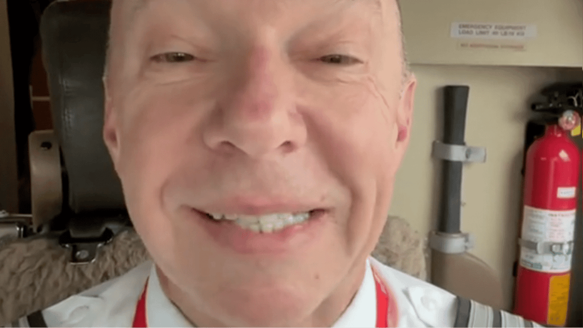 Pilot reveals why passengers should clap when a plane lands even though ...