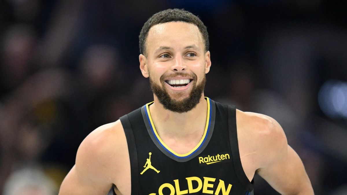 Steph Curry Has Made Feelings Clear on WNBA Pay After Caitlyn Clark ...