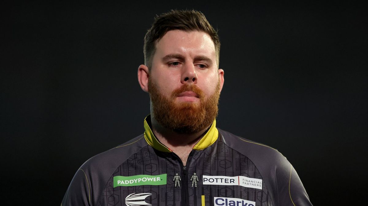 Darts Star Scott Williams Suffers Bout of Dartitis in Players ...