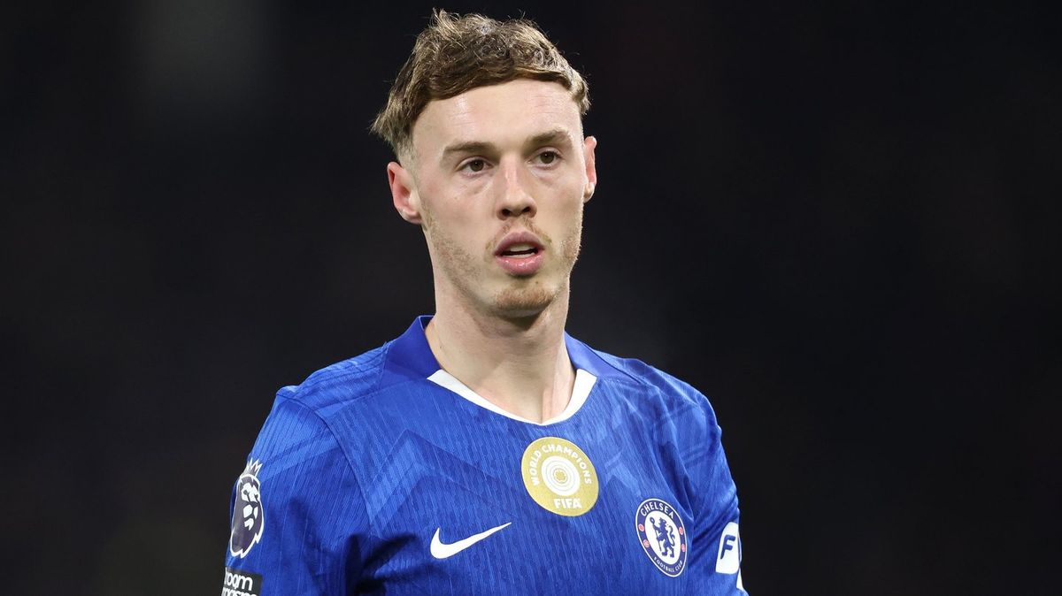 Cole Palmer Faces Immediate Awkward Chat With Man Utd Star If He ...