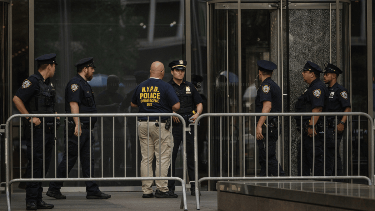 NYC gunman 'took wrong lift' during NFL HQ attack as eyewitnesses ...