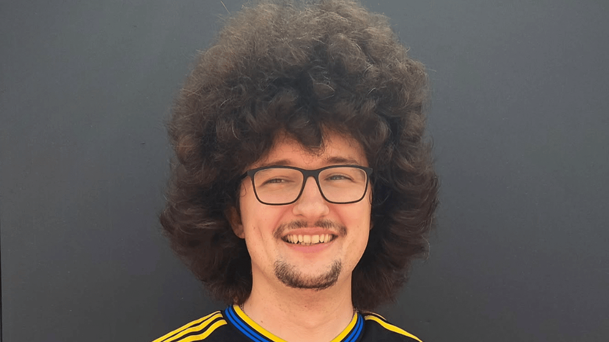 Man Utd Fan Refusing to Cut His Hair Instantly Responds to Forest Draw