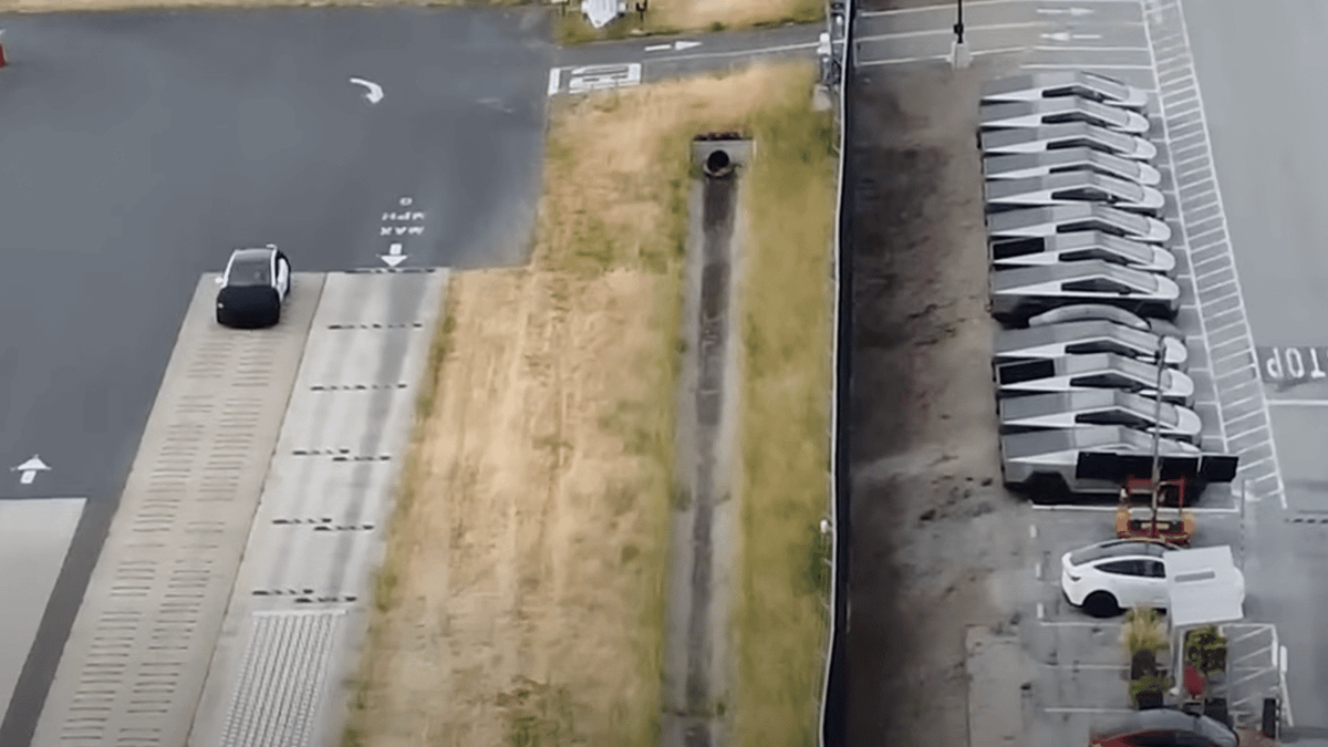 Drone spots possible glimpse of ground-breaking new Tesla model on test ...