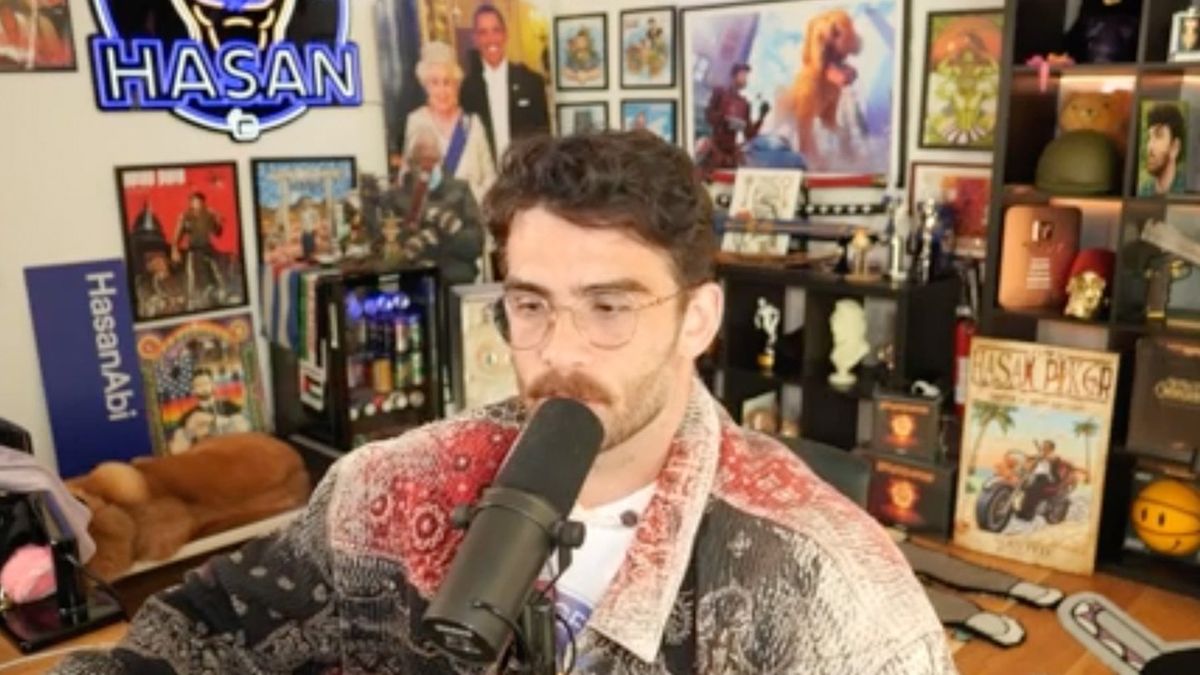 Major streamer reacts live as Donald Trump calls out 'influencers ...