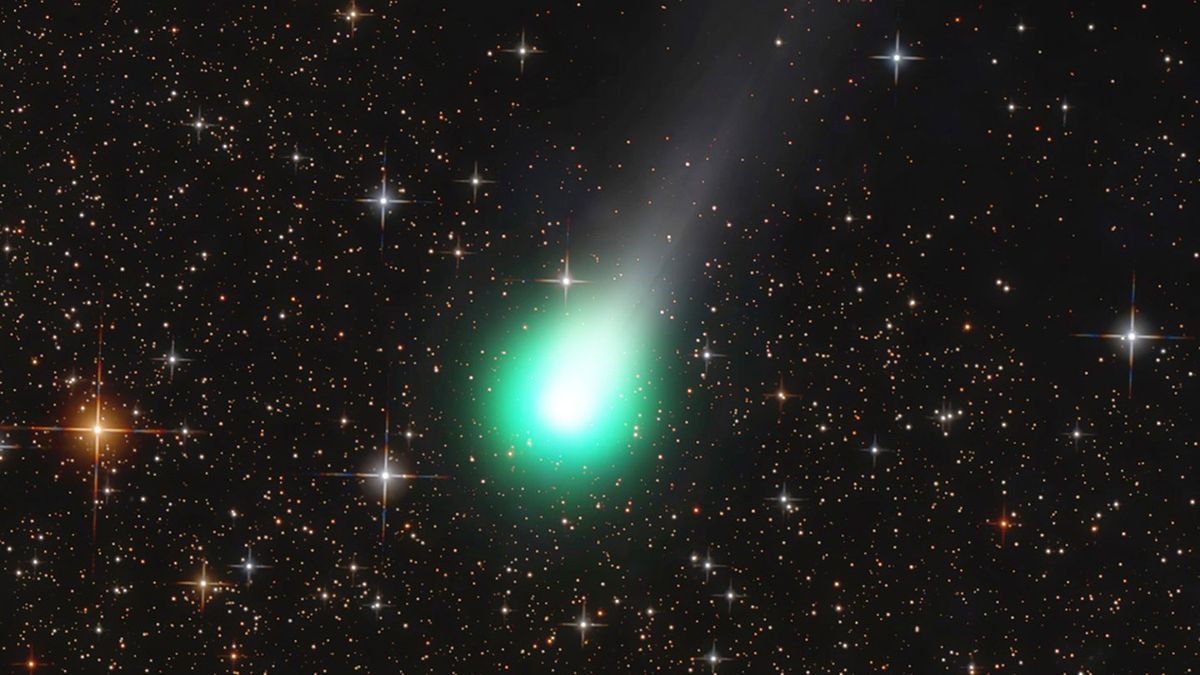 'Once in a lifetime double comet' set to be visible from today in close ...