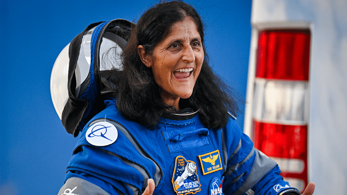 Photographer captures incredibly rare photo of astronaut on ...
