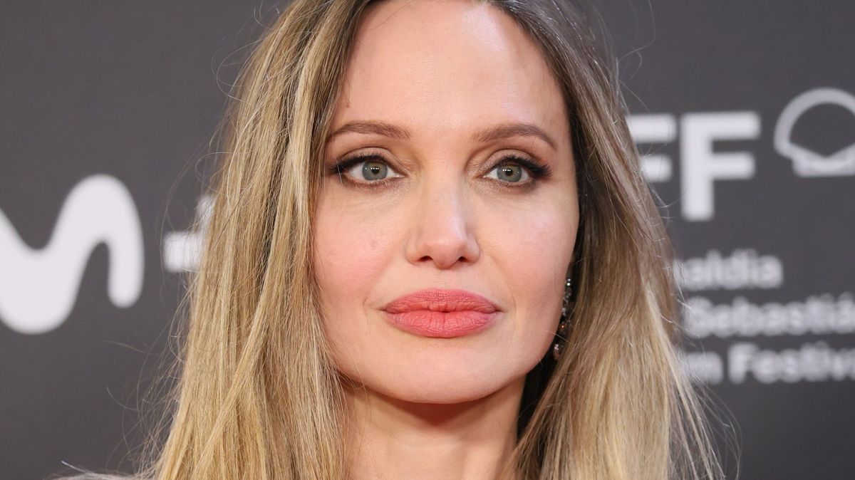 Angelina Jolie made rare comment about double mastectomy before sharing ...