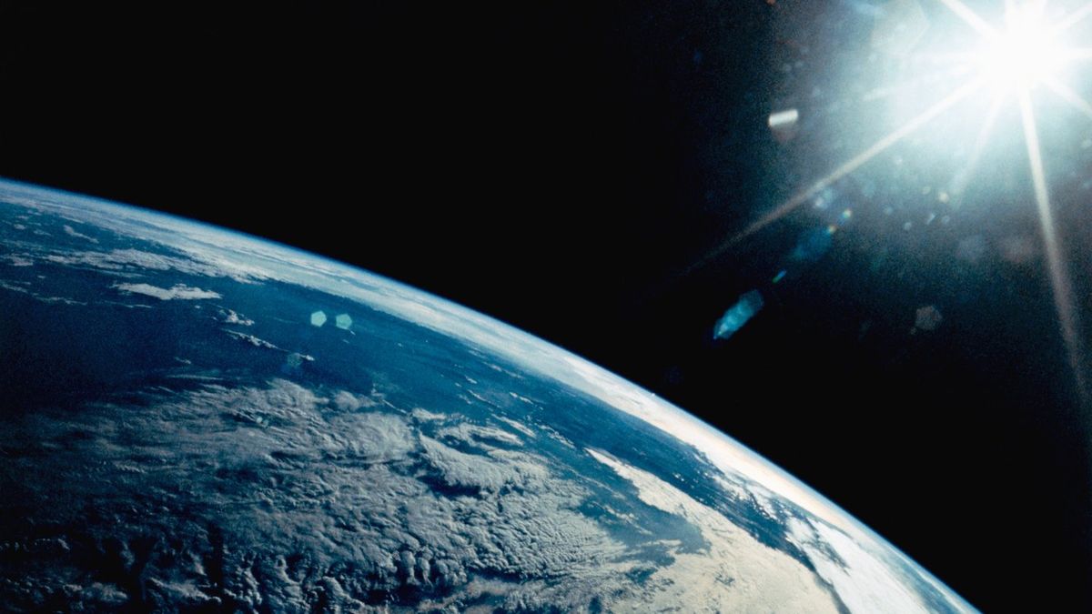 NASA responds to theory that the Earth will lose gravity for 7 seconds ...