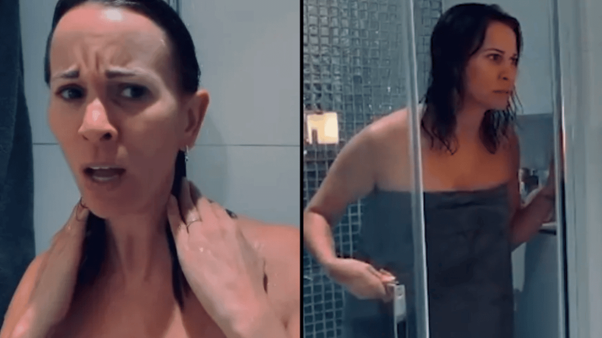 Andrea McLean strips off to recreate iconic Christmas film scene
