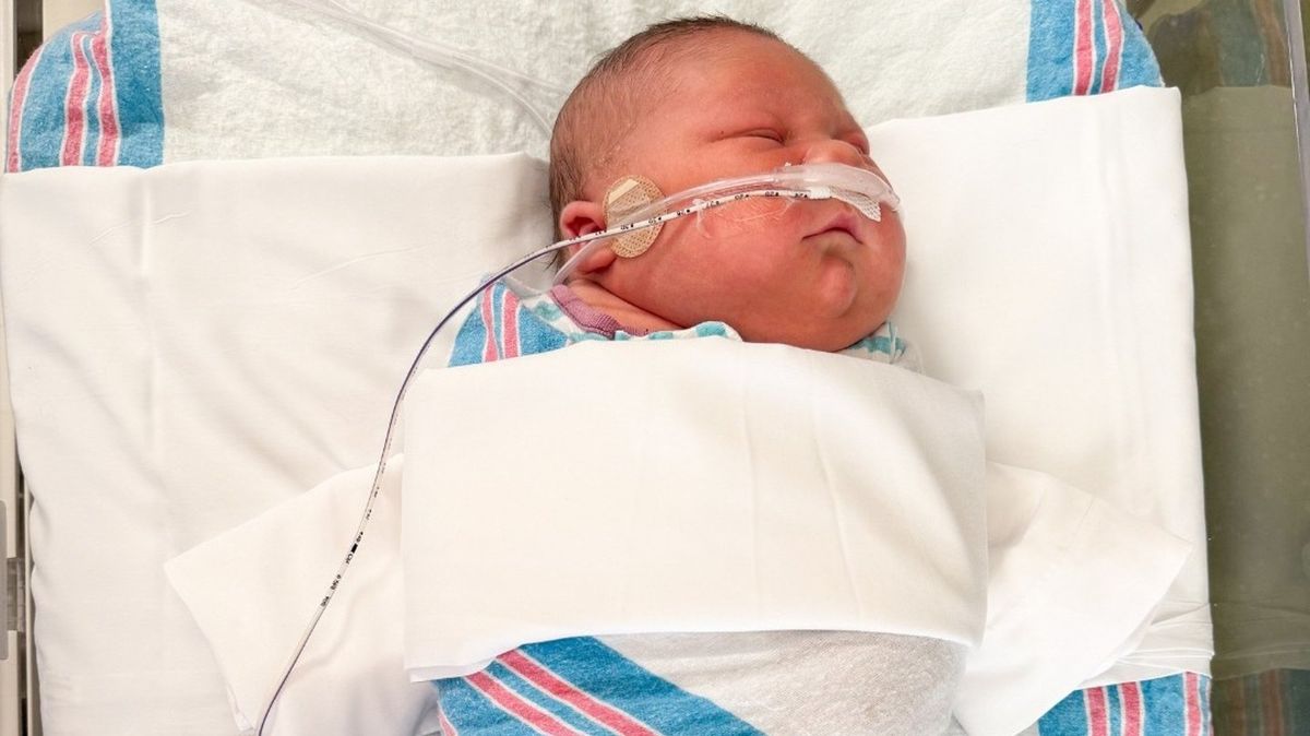 Woman who broke hospital records after giving birth to 13-pound baby ...