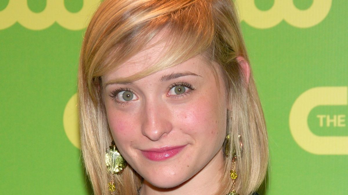 Smallville actor Allison Mack convicted over ‘slave master’ cult breaks ...