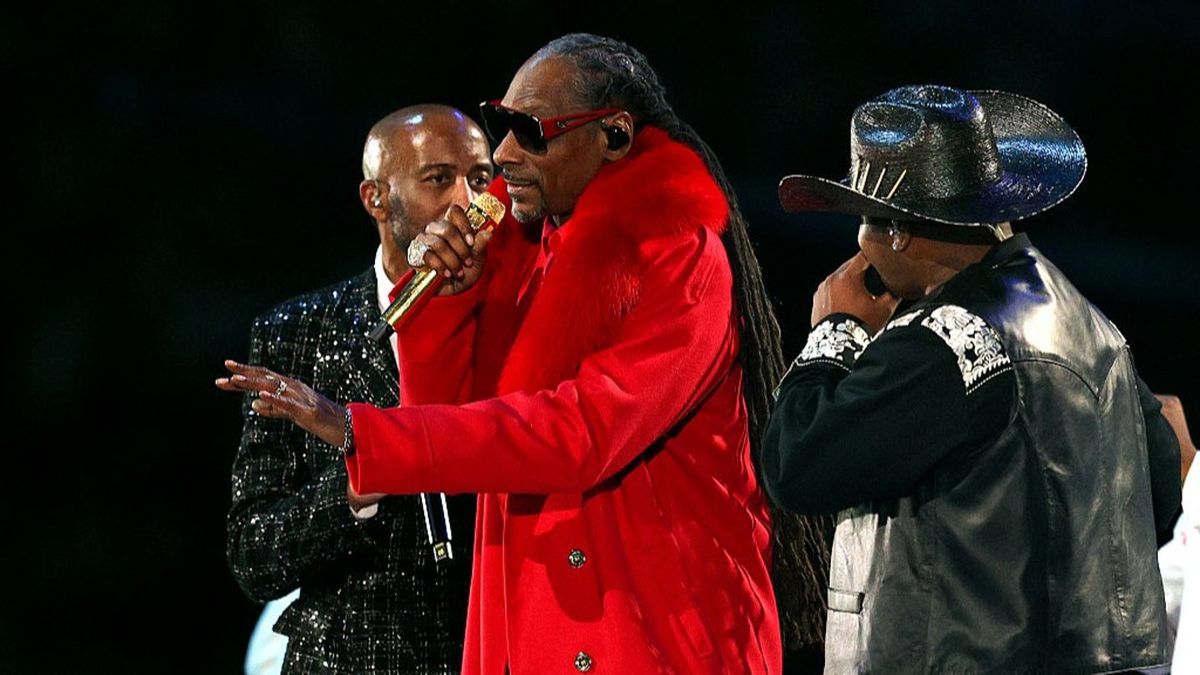 Fans can't get over Snoop Dogg's Christmas NFL performance 'better than ...