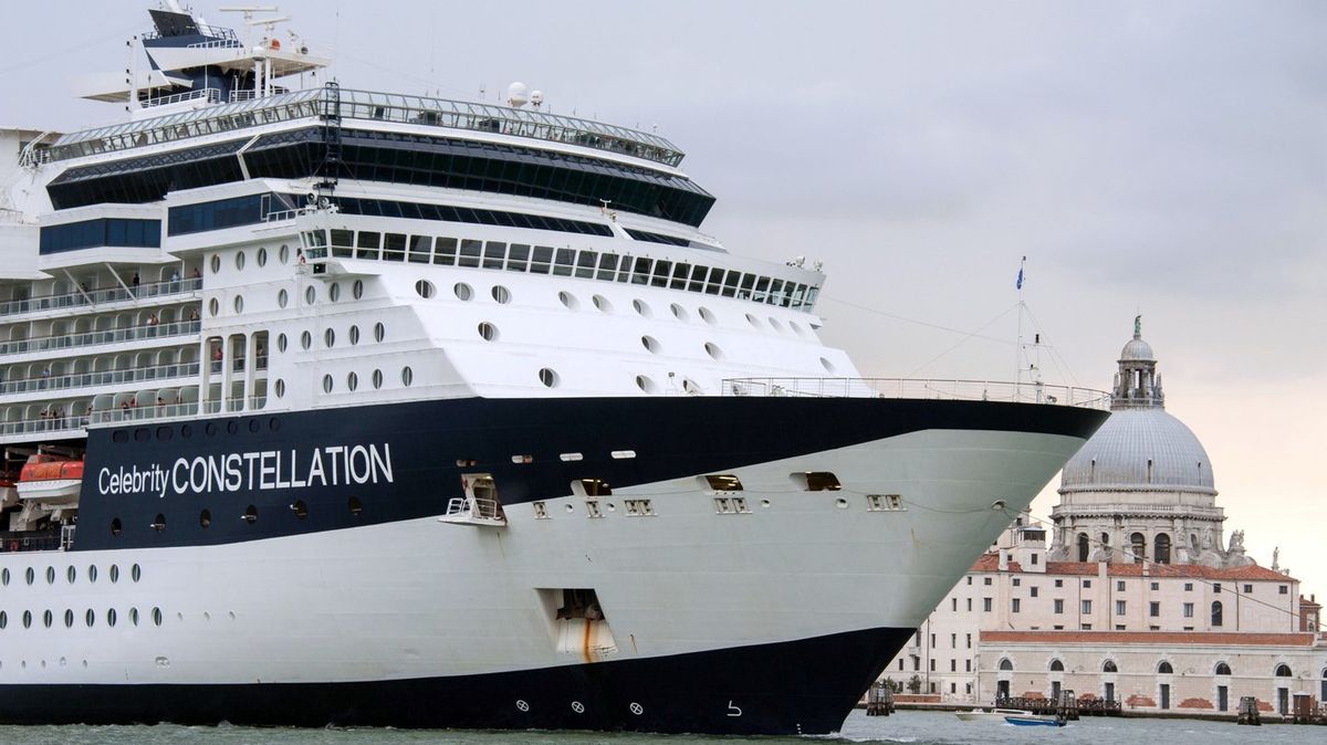 What happens when a cruise ship loses power after boat left stranded ...