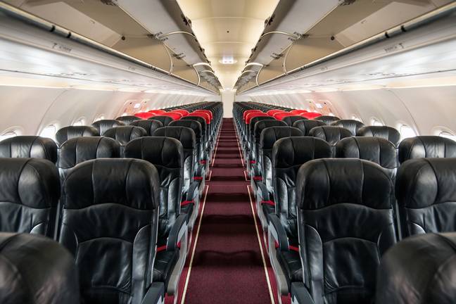 Man Who Refused To Swap Seats With Pregnant Woman On Plane Praised