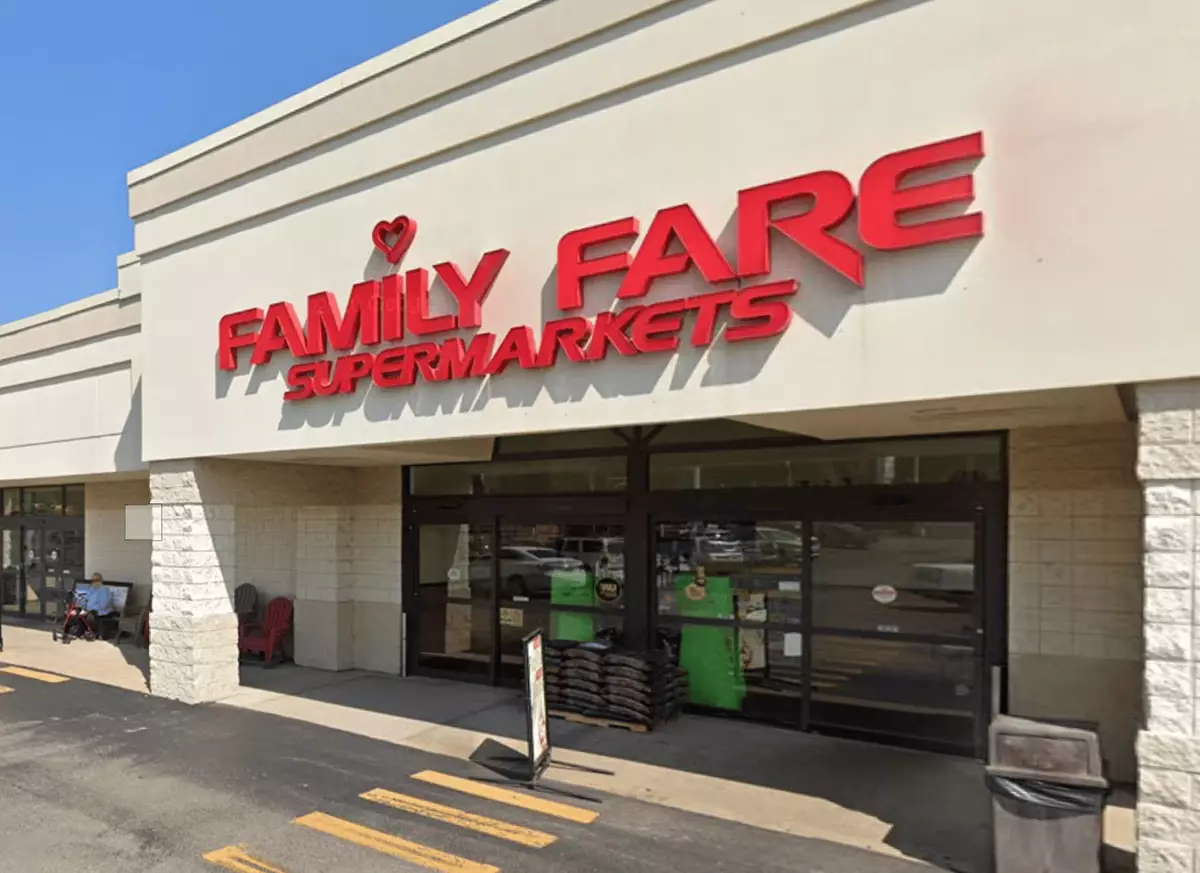 Woman Living Inside Grocery Store Sign For A Year Caught As Police Say Woman Living Inside Grocery Store Sign For A Year Caught As Police Say